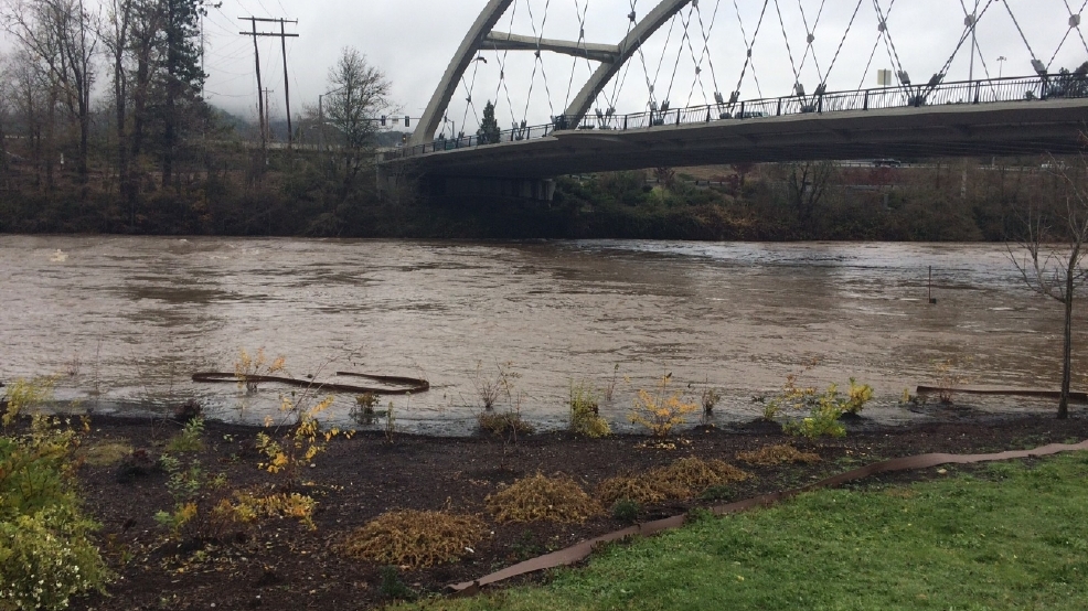 Residents prepare for flooding along Rogue River | KTVL